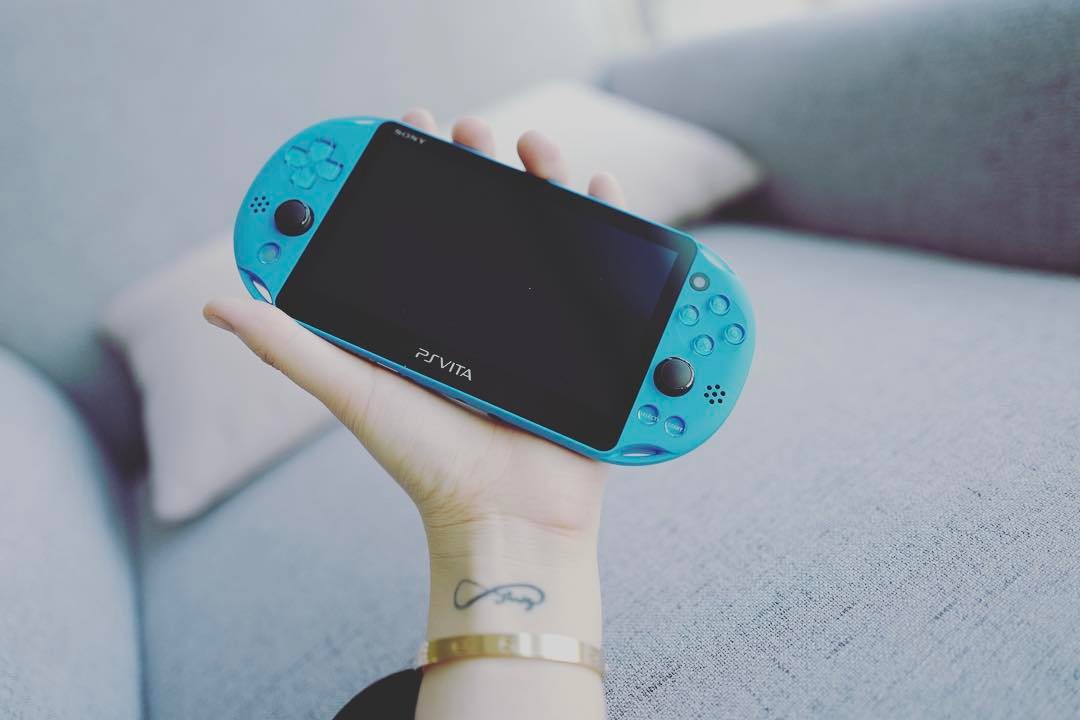 SONY PSV 2000掌机硬件参数和配置 - 掌机圈